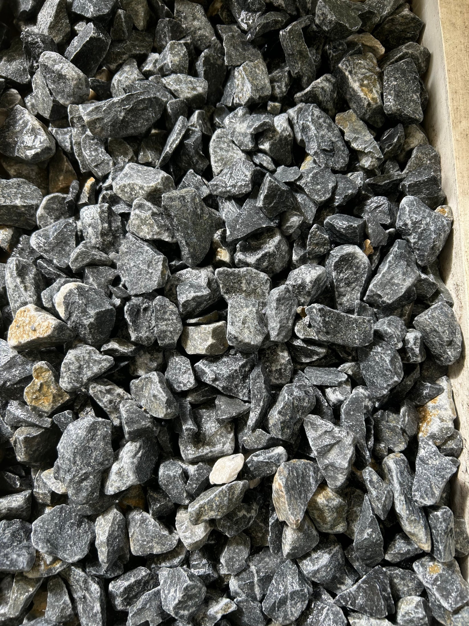 Black Marble Chip – Gardenmakers Landscape Supplies