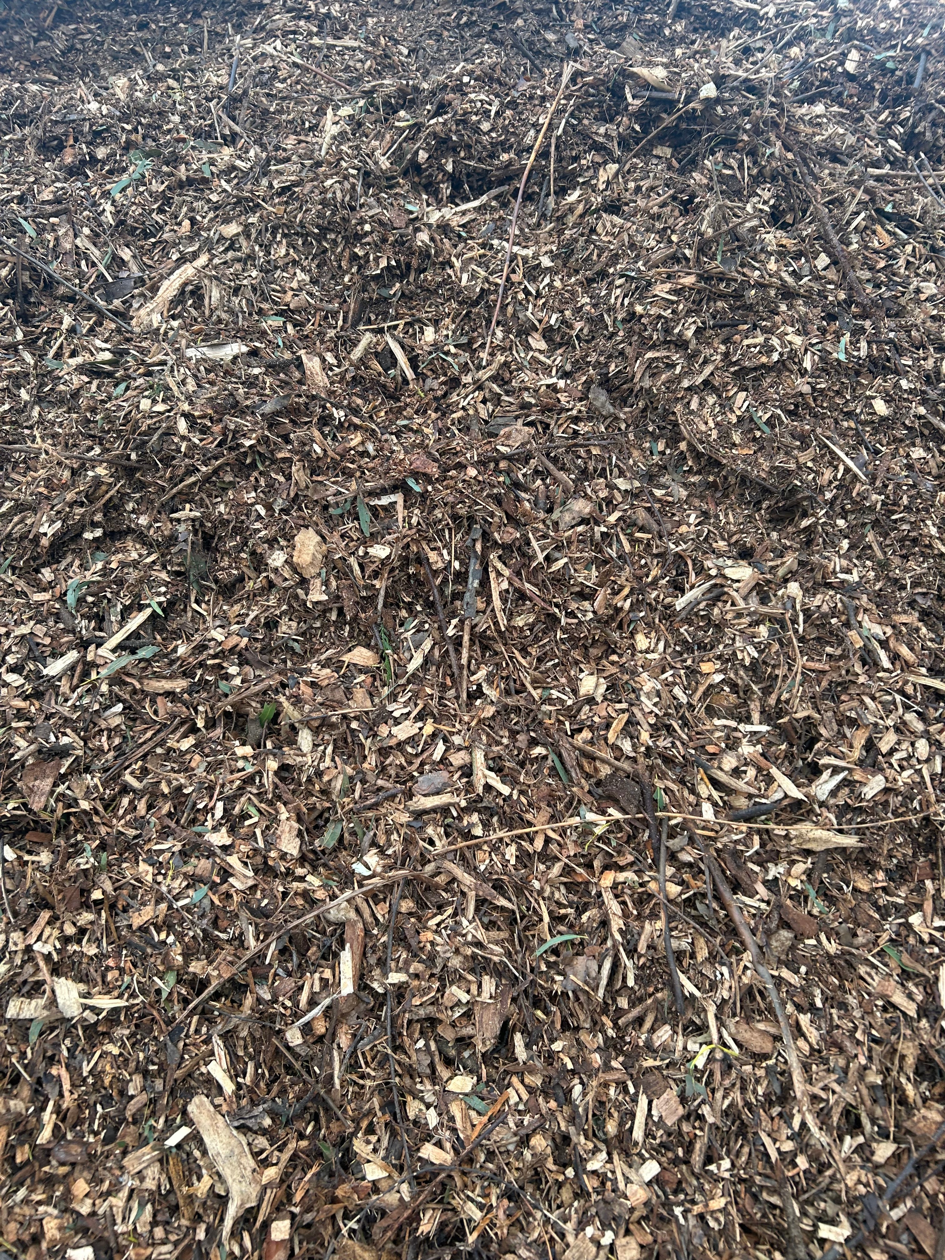 Forest Floor (Aged Arbor Bark Mulch) – Gardenmakers Landscape Supplies